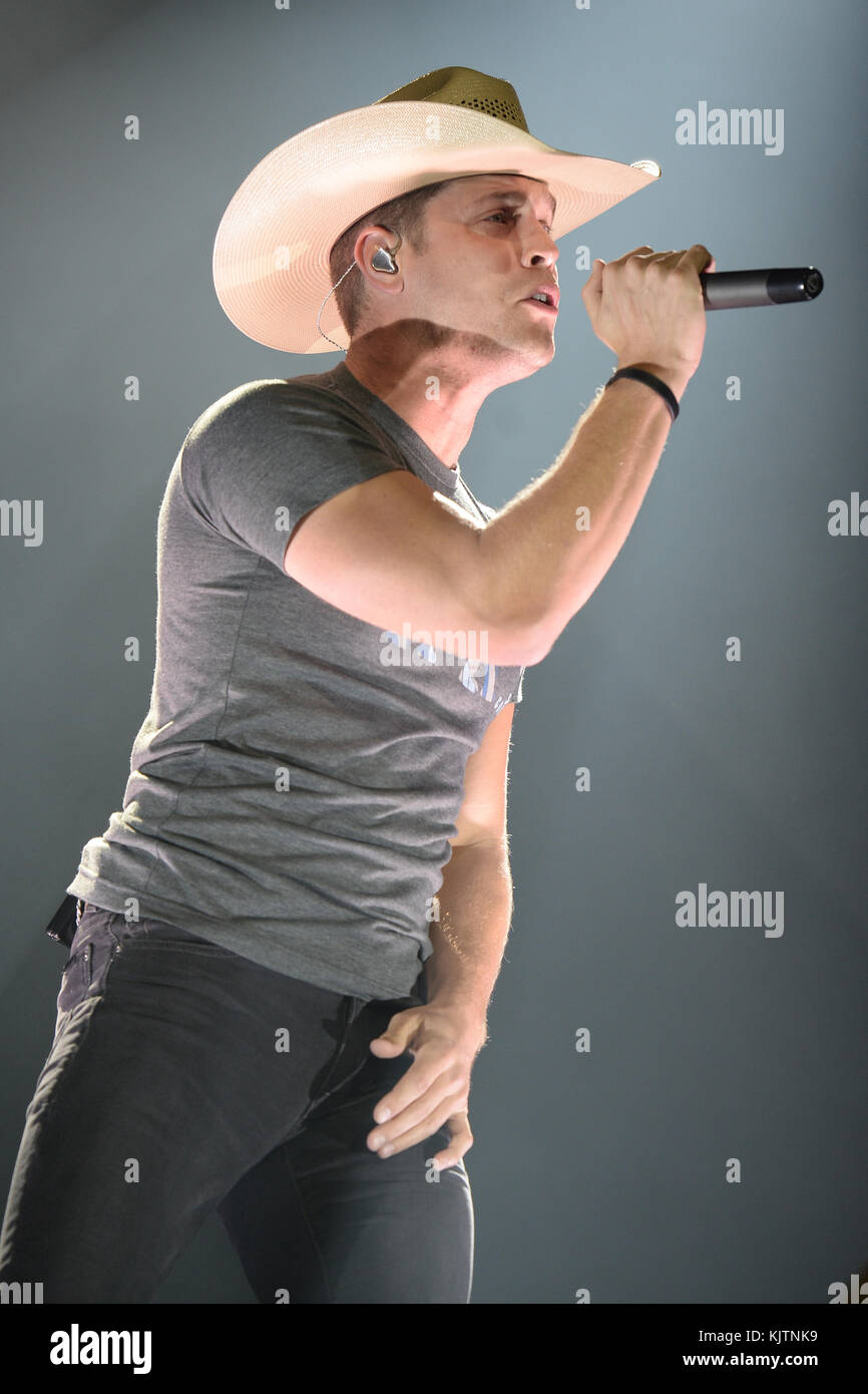 HOLLYWOOD FL - NOVEMBER 11: Dustin Lynch performs at Hard Rock Live ...