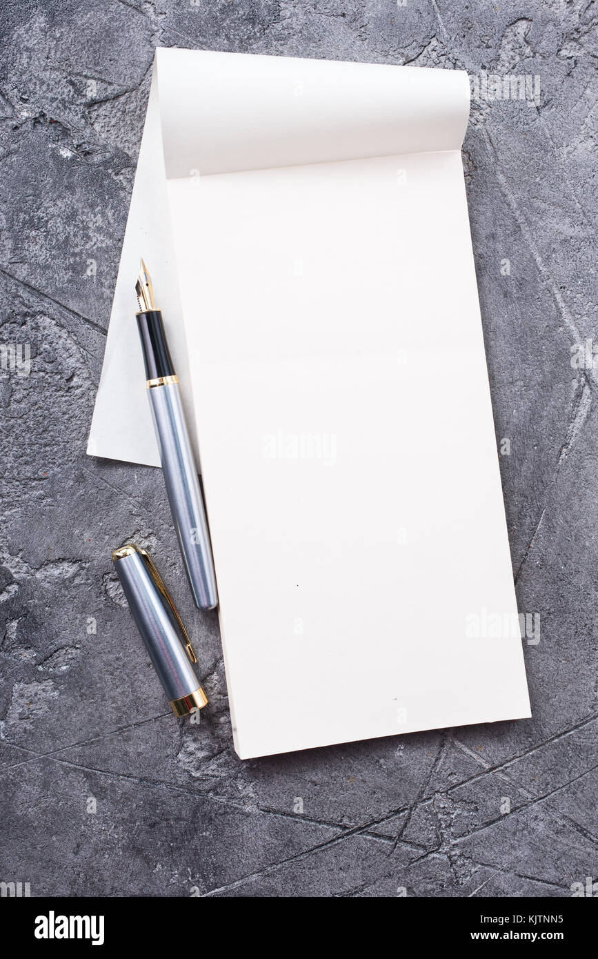 empty note on a table, stock photo Stock Photo - Alamy