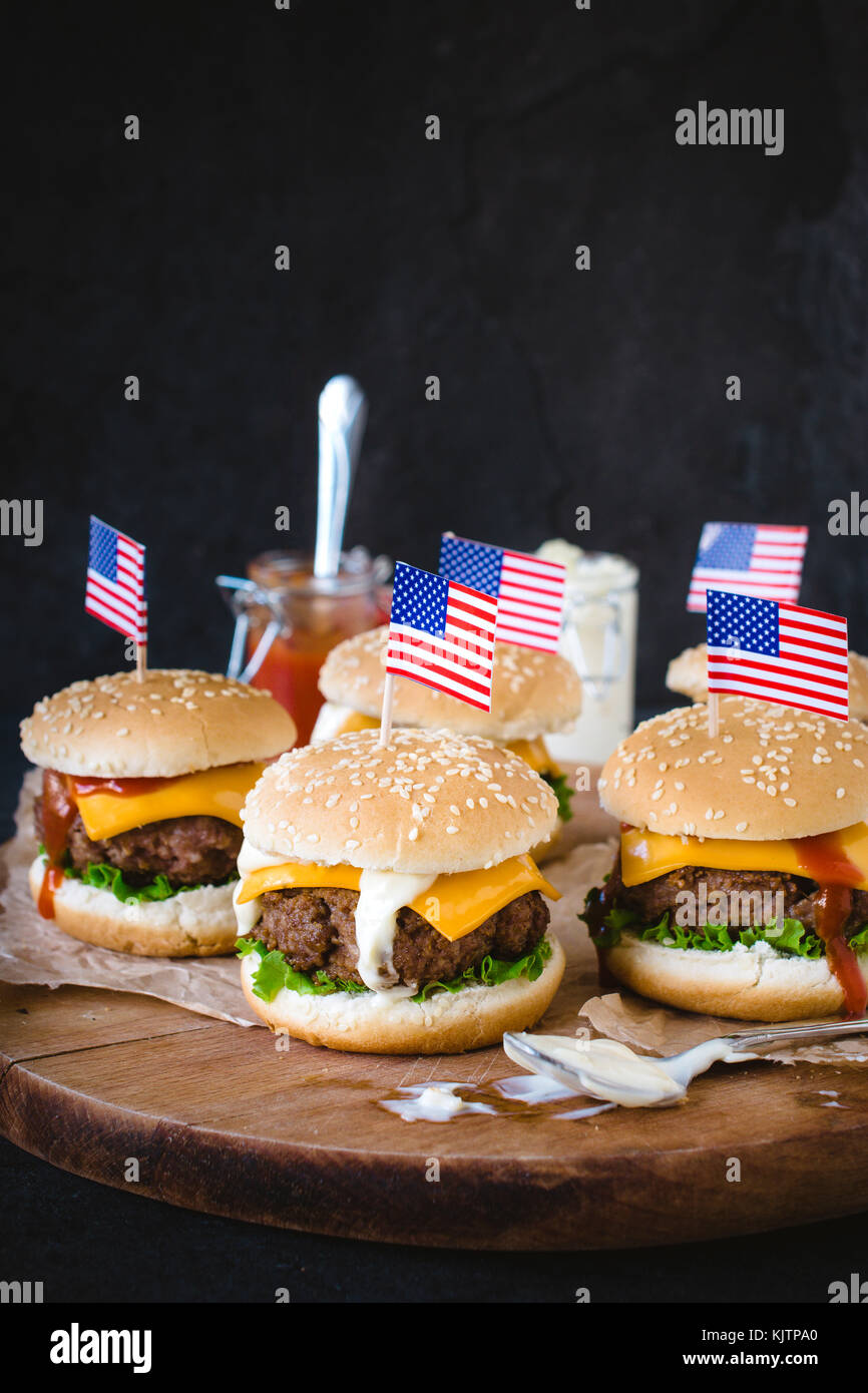 Hamburger on american flag hi-res stock photography and images - Alamy
