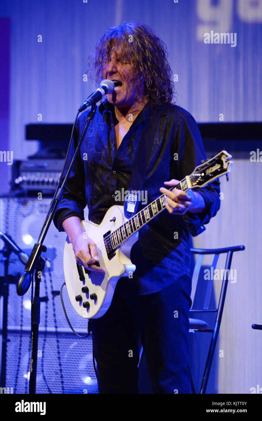 Randy jackson band hi-res stock photography and images - Alamy