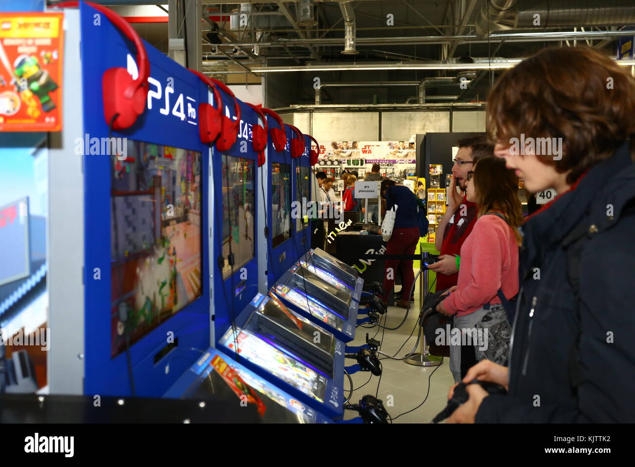 Warsaw Nadarzyn, Poland. 25th Nov, 2017. Warsaw Comic Con runs its ...