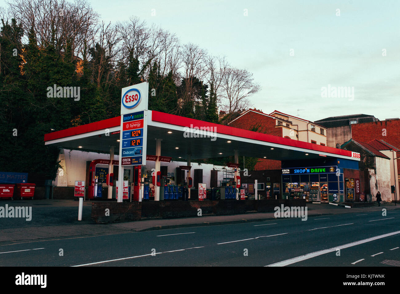Petrol station shop hi-res stock photography and images - Alamy