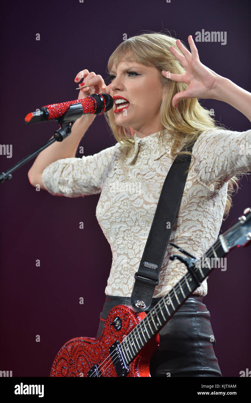 ATLANTA, GA - APRIL 18: Seven-Time Grammy winner Taylor Swift (born ...