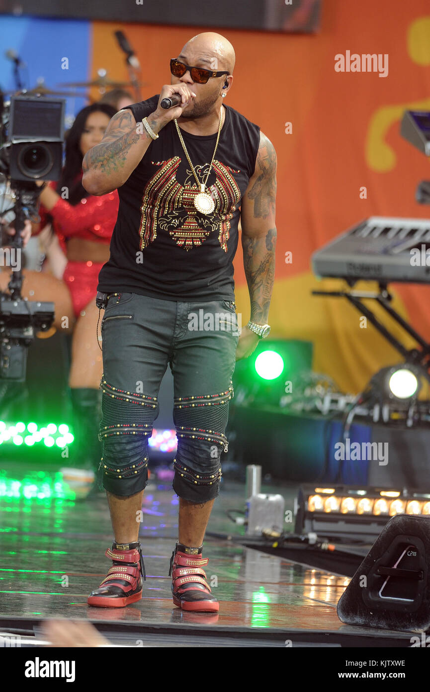 NEW YORK, NY - MAY 27: Rapper Flo Rida and Macy Kate perform during ABC ...