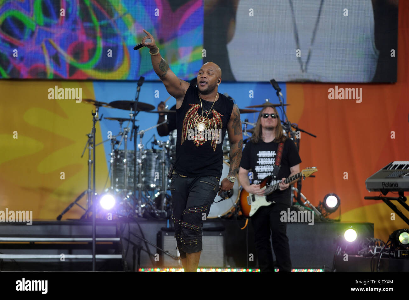 NEW YORK, NY - MAY 27: Rapper Flo Rida and Macy Kate perform during ABC ...