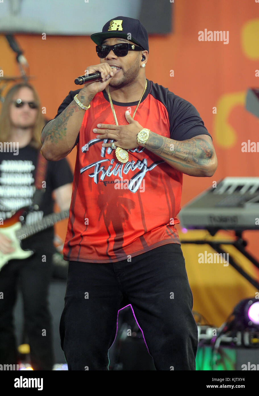 NEW YORK, NY - MAY 27: Rapper Flo Rida and Macy Kate perform during ABC ...