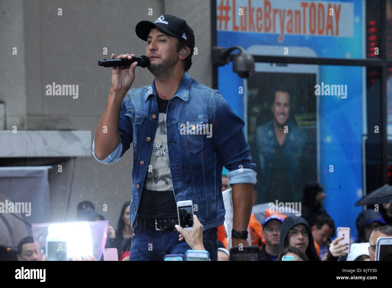 NEW YORK, NY - JUNE 03: Singer Luke Bryan performs on NBC's 'Today' at ...