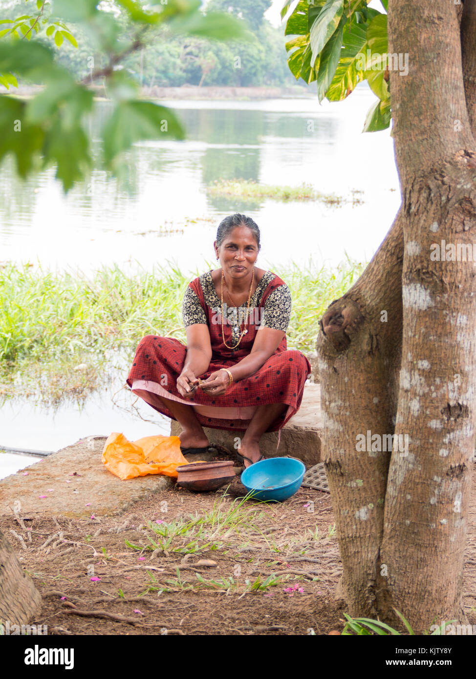 Life by the canals of Kerala backwaters Stock Photo - Alamy