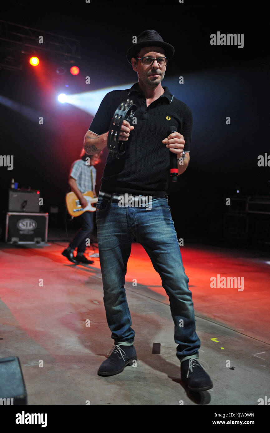 Robin wilson hi-res stock photography and images - Alamy