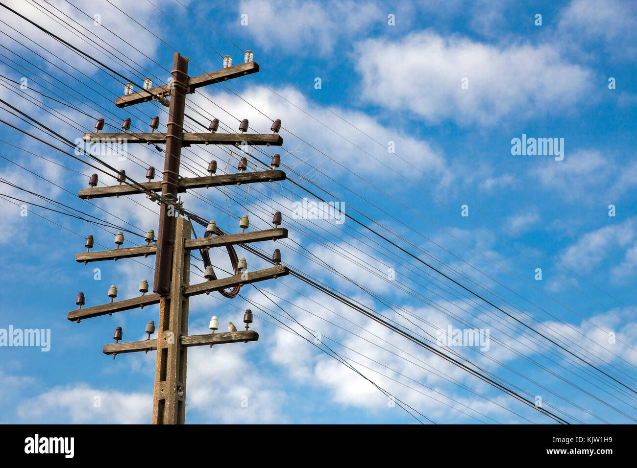 Cable pole hi-res stock photography and images - Alamy
