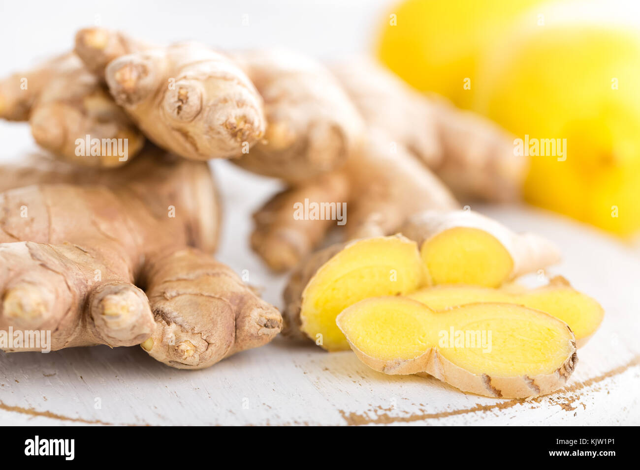 Ginger and lemons Stock Photo - Alamy