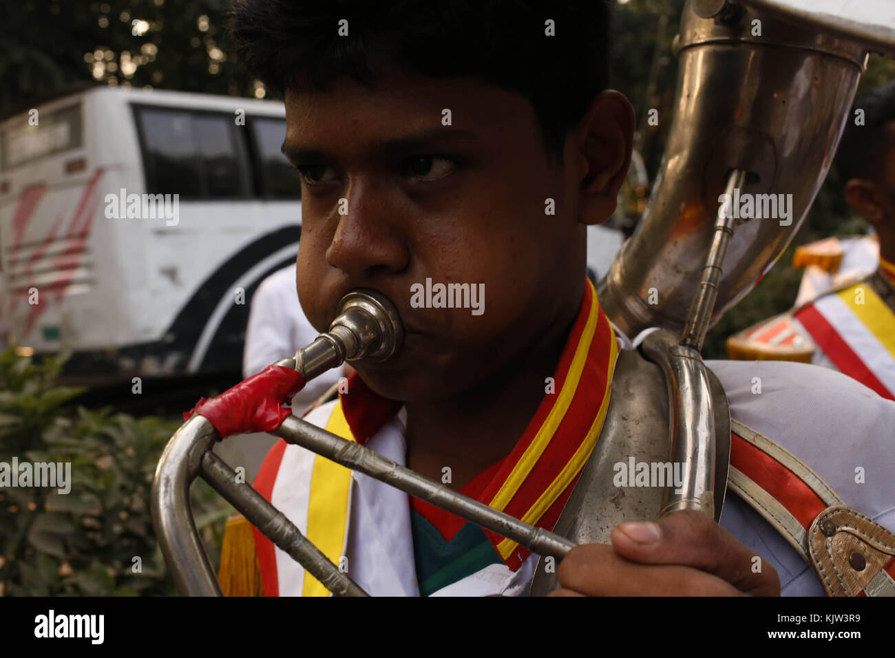 Dhaka, Bangladesh. 25th Nov, 2017. A Bangladeshi band member is playing ...