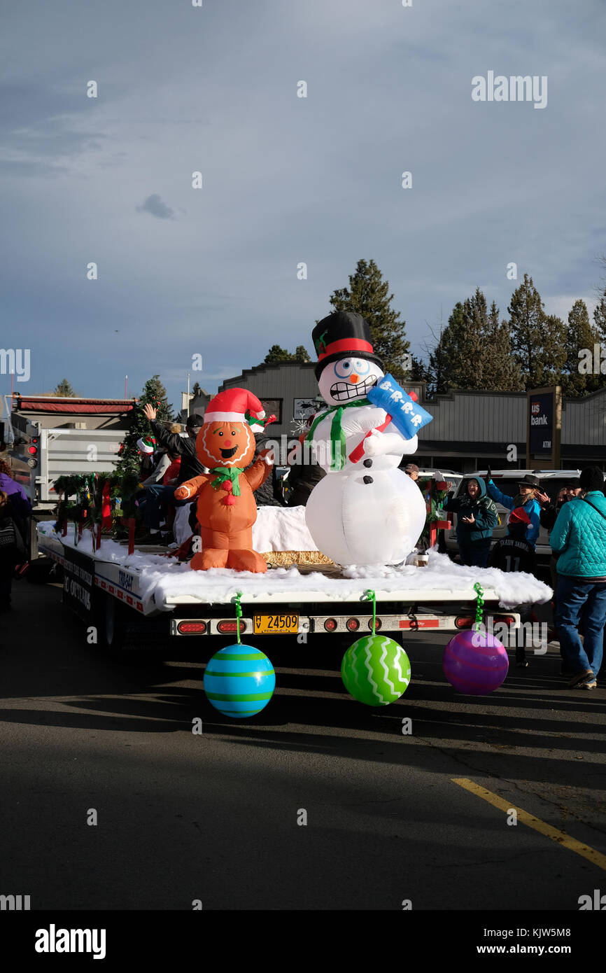 Sisters, Oregon, USA, 25th October, 2017. Snowman and Christmas ...