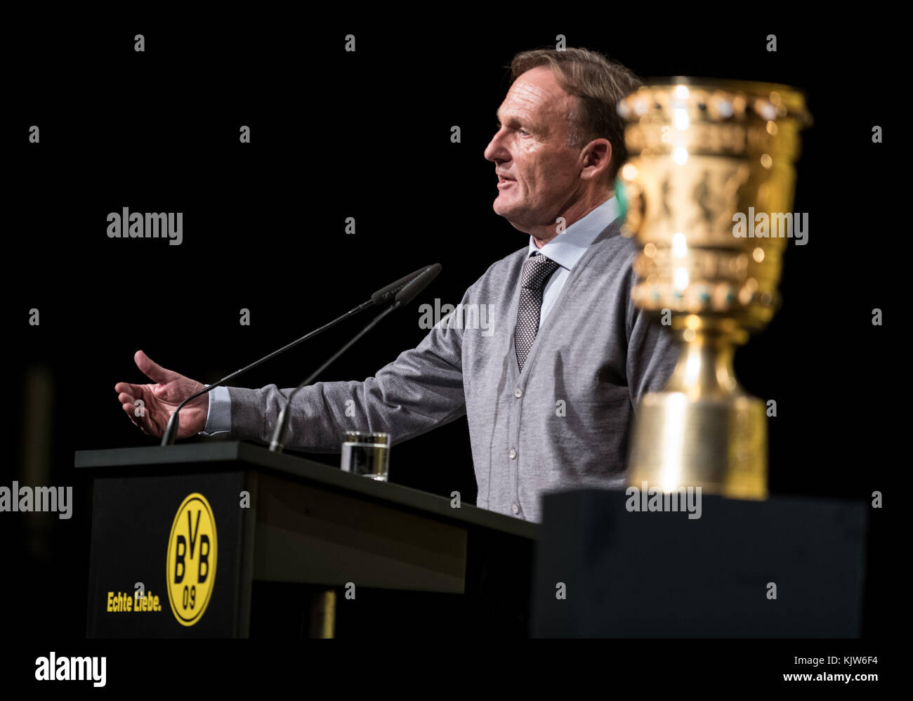 Dortmund, Germany. 26th Nov, 2017. CEO of Borussia Dortmund Hans-Joachim Watzke speaks to the ...