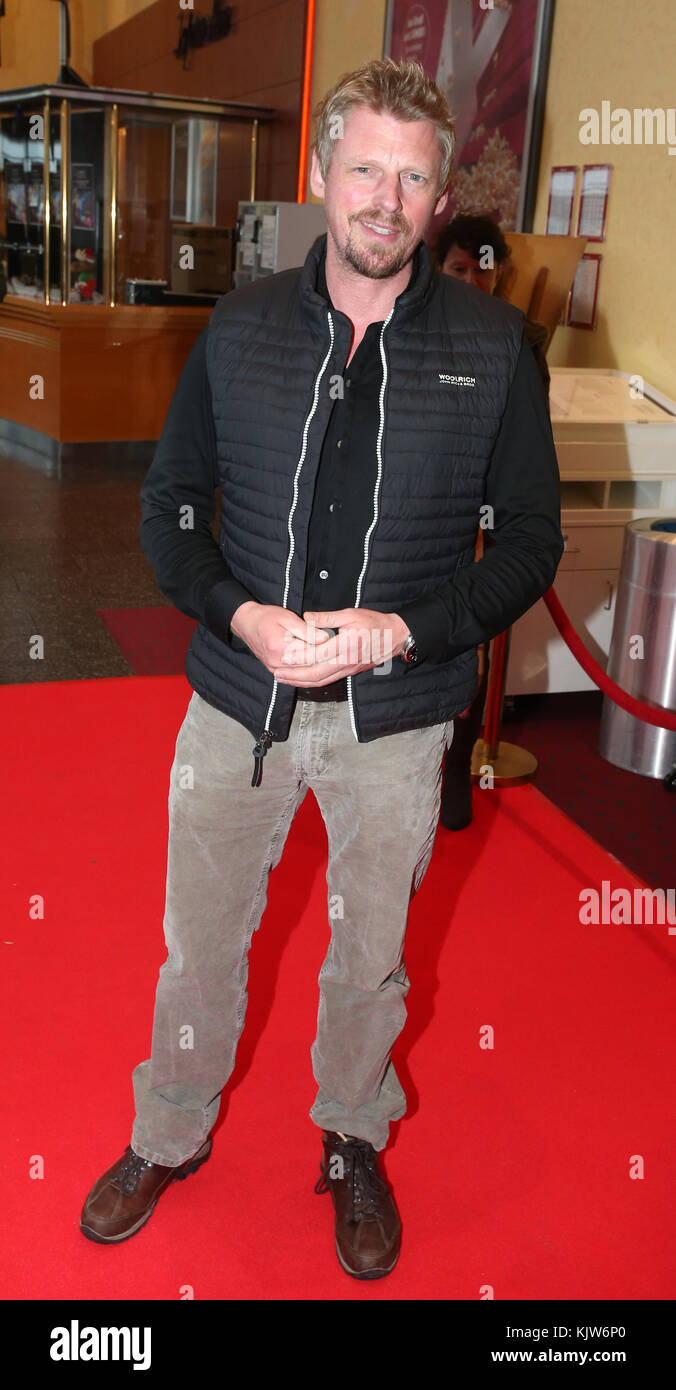 Augsburg, Germany. 26th Nov, 2017. The actor Martin Gruber stands on ...