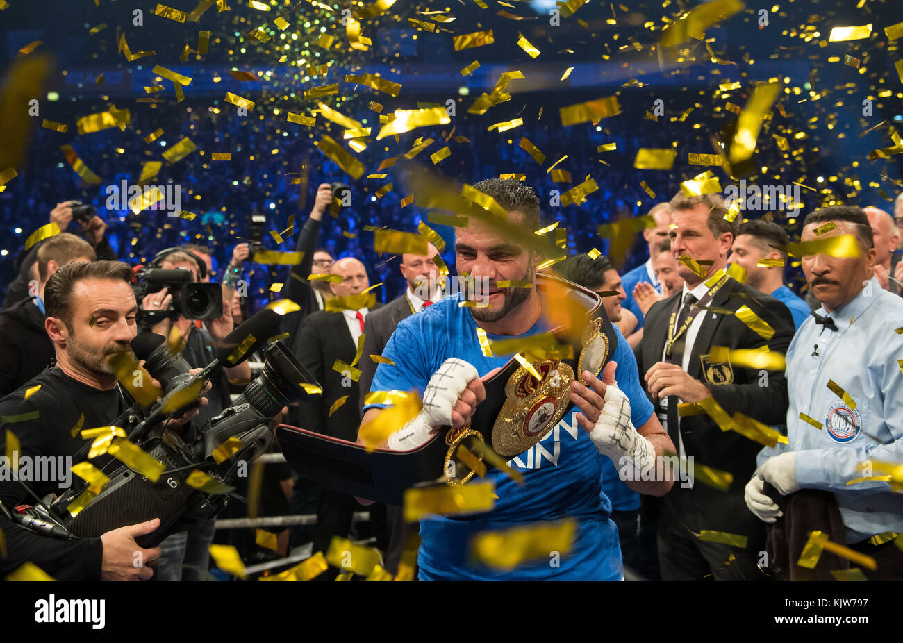 Oberhausen, Germany. 25th Nov, 2017. German Manuel Charr celebrates ...