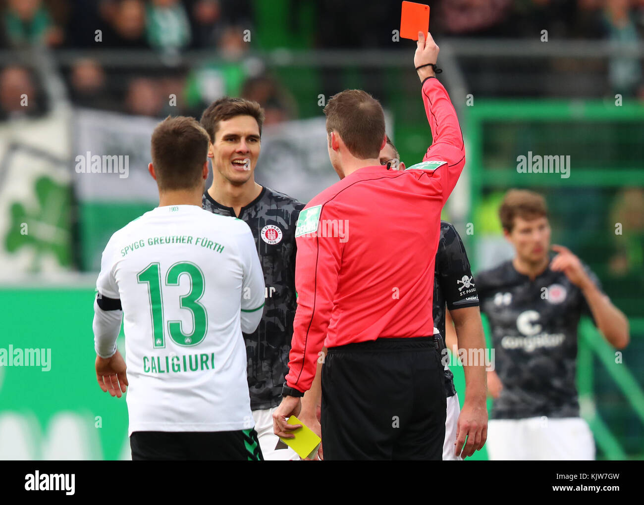 Fuerth, Germany. 26th Nov, 2017. St. Pauli's Bernd Nehrig (C) receives ...