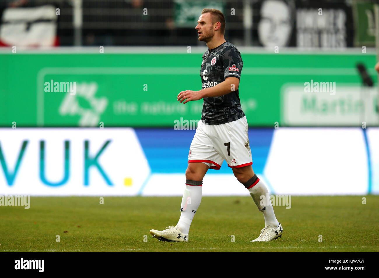 Fuerth, Germany. 26th Nov, 2017. St. Pauli's Bernd Nehrig leaves the ...