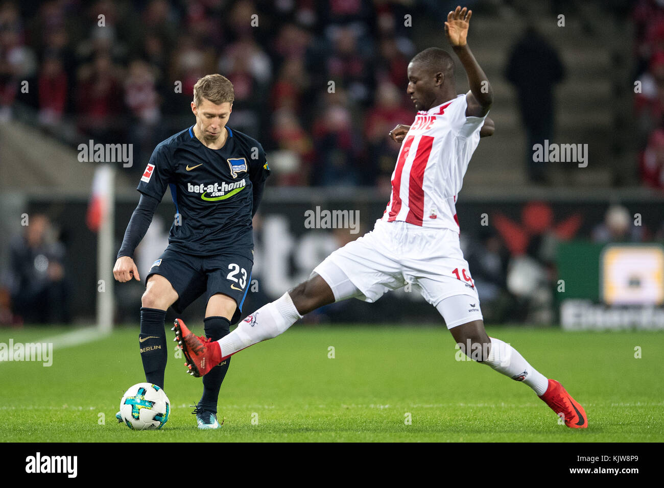Cologne, Germany. 26th Nov, 2017. Cologne's Sehrou Guirassy (r) and ...