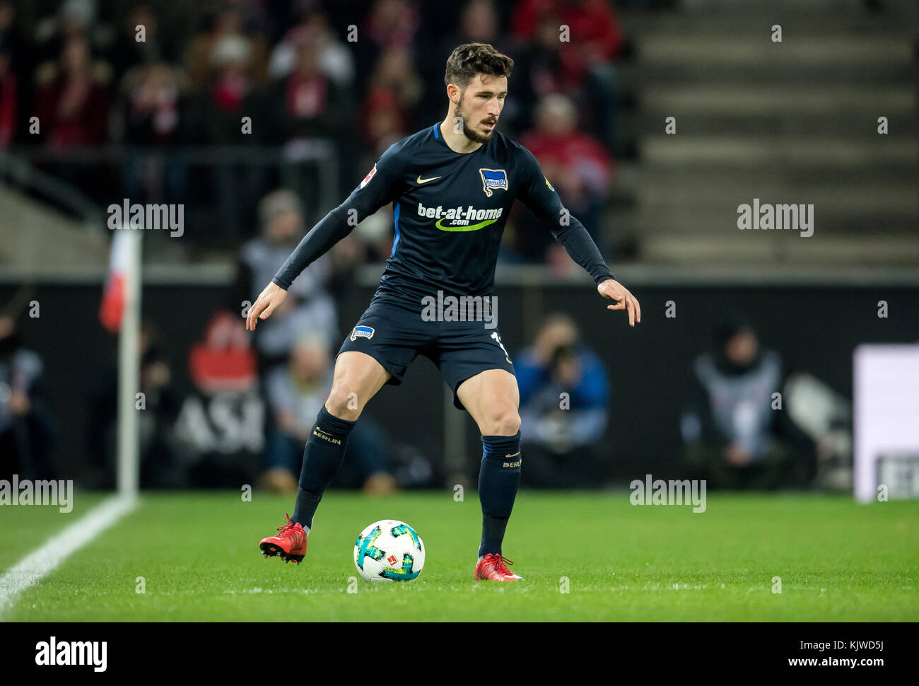 Cologne, Germany. 26th Nov, 2017. Berlin's Mathew Leckie in action ...