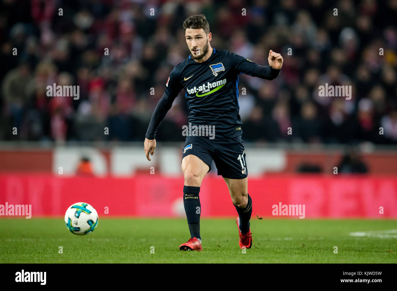 Cologne, Germany. 26th Nov, 2017. Berlin's Mathew Leckie in action ...