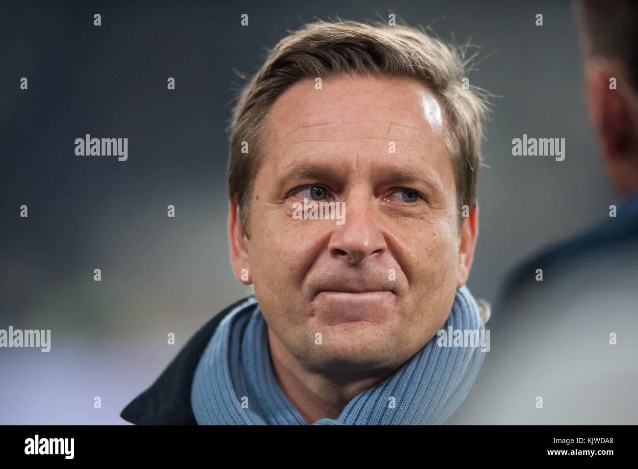 Hannover, Deutschland. 24th Nov, 2017. Horst Heldt (Manager, H) im ...