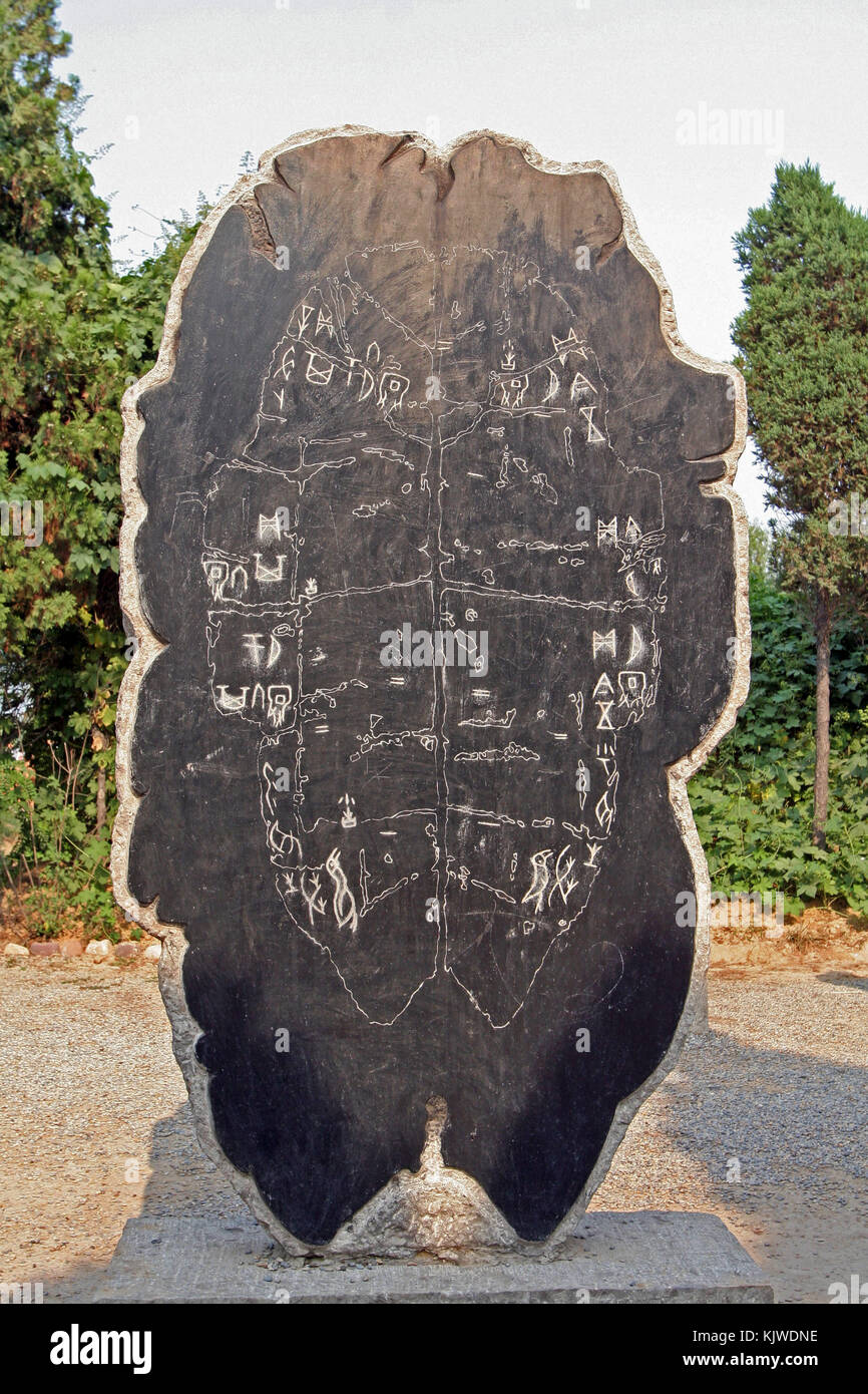 Shang dynasty oracle bone hi-res stock photography and images - Alamy