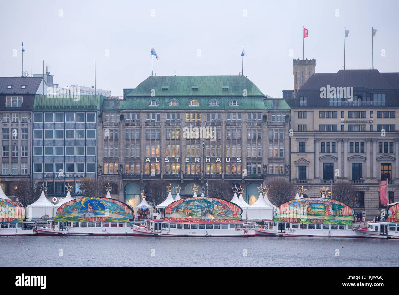Hamburg, Germany. 27th Nov, 2017. Fairy tale ships of the Alster ...