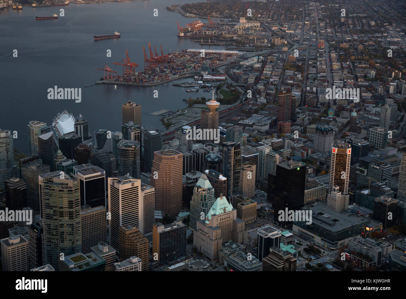 Canada highrises from above hi-res stock photography and images - Alamy