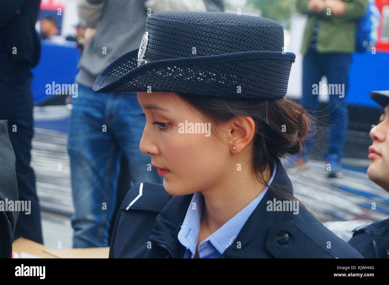 Shenzhen police open day scene, a beautiful female police are ...