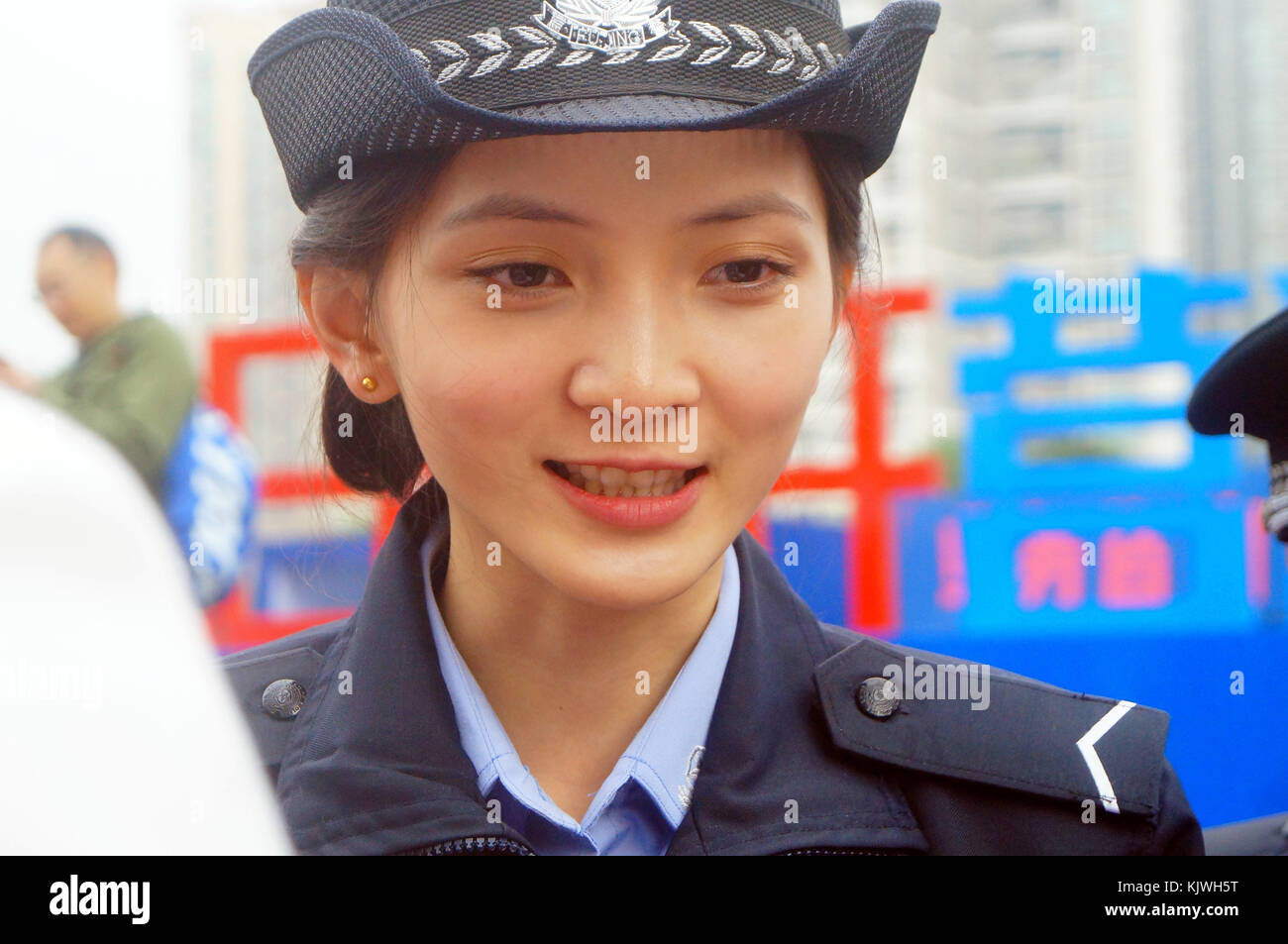 Shenzhen police open day scene, a beautiful female police are ...