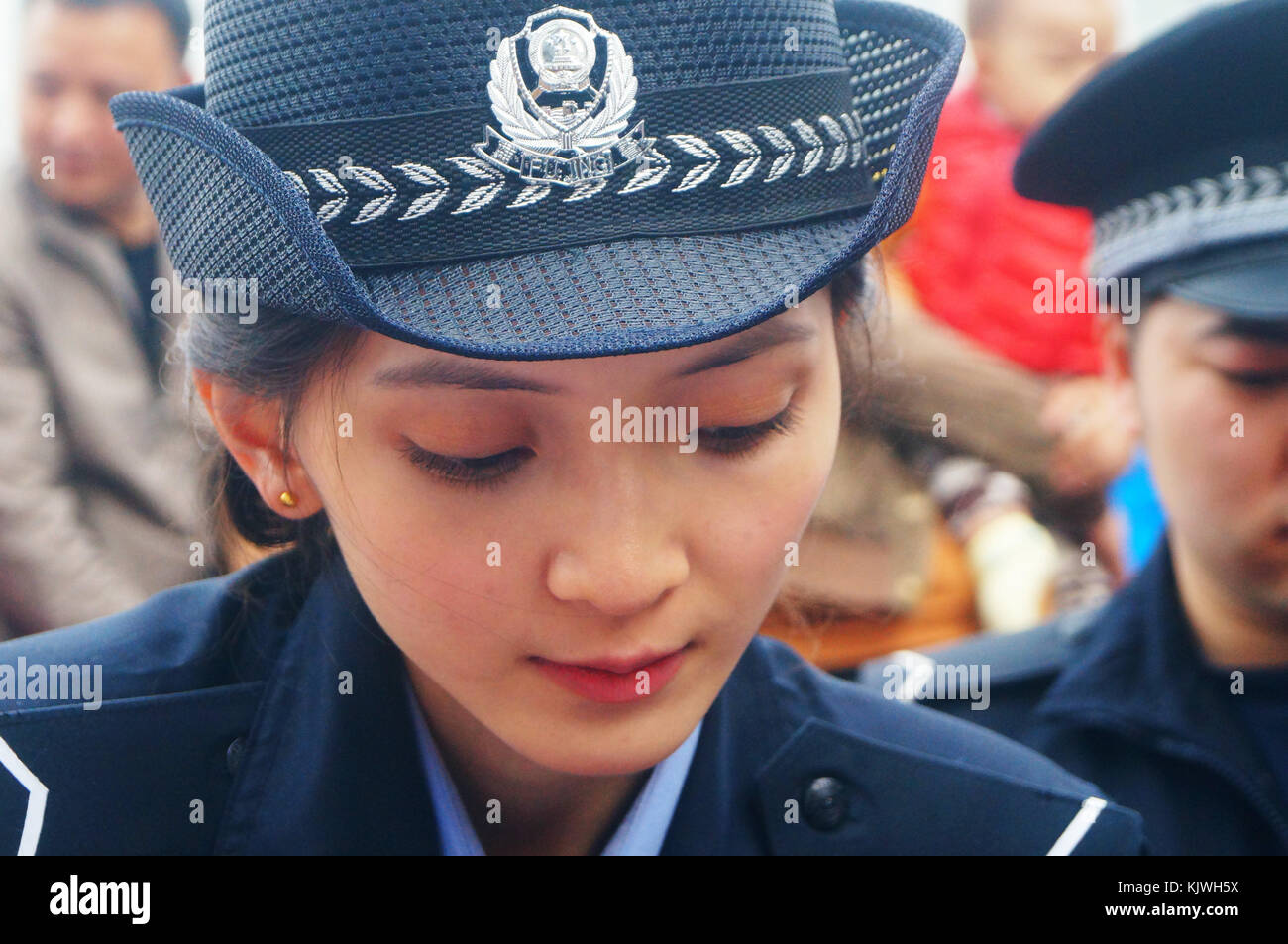 Shenzhen police open day scene, a beautiful female police are ...