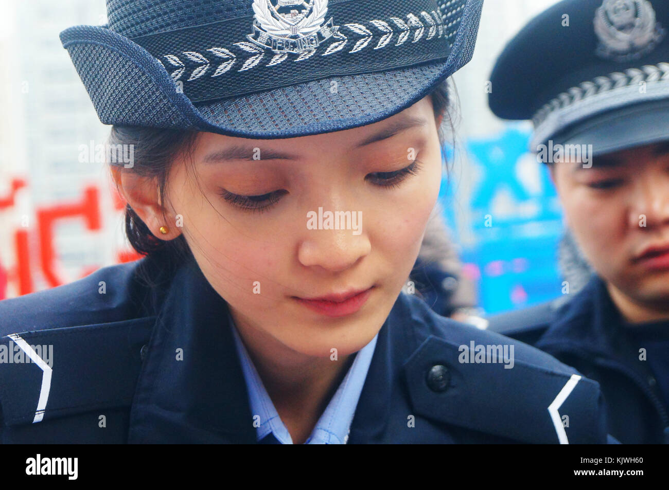 Shenzhen police open day scene, a beautiful female police are ...
