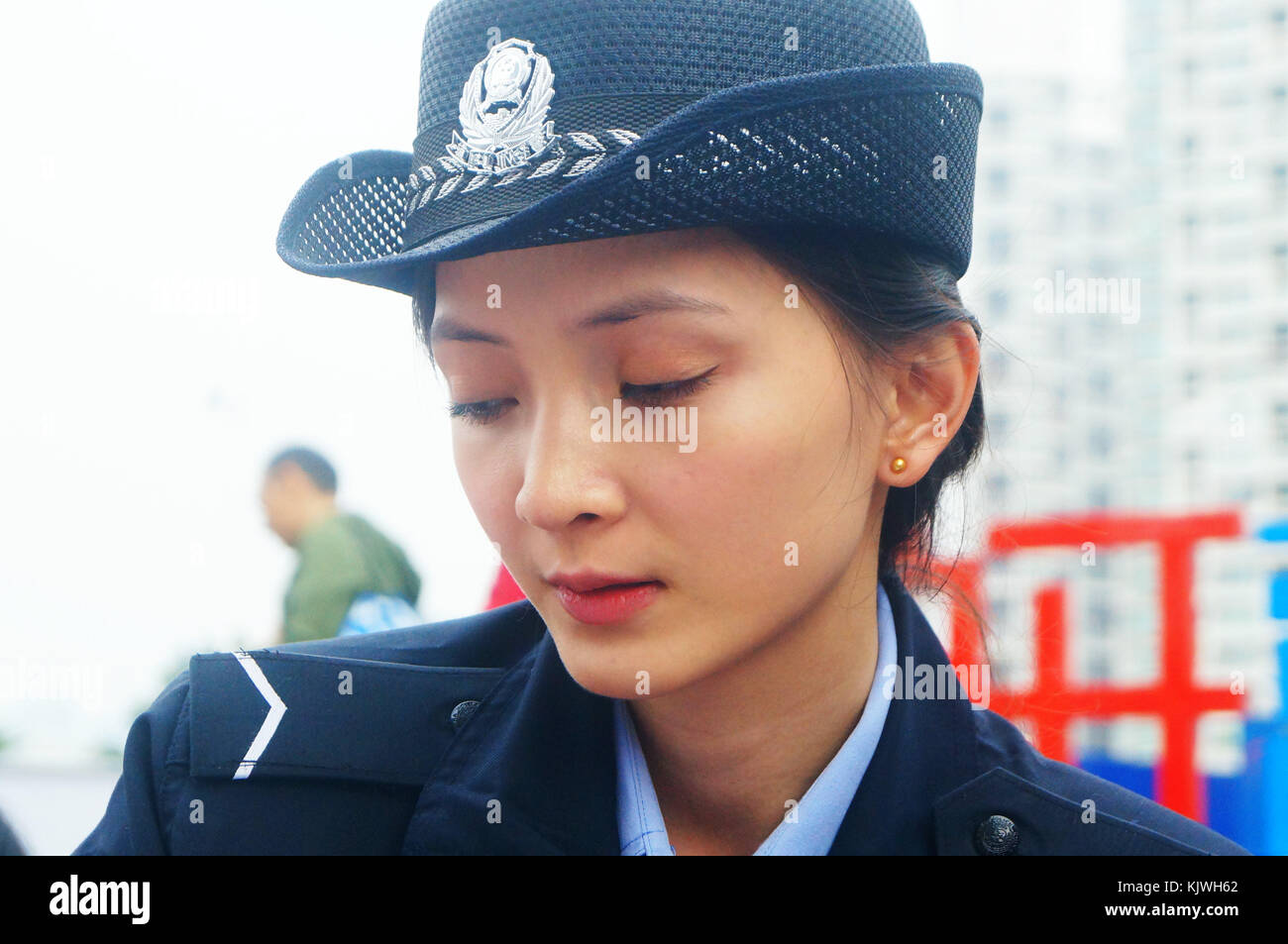 Shenzhen police open day scene, a beautiful female police are ...