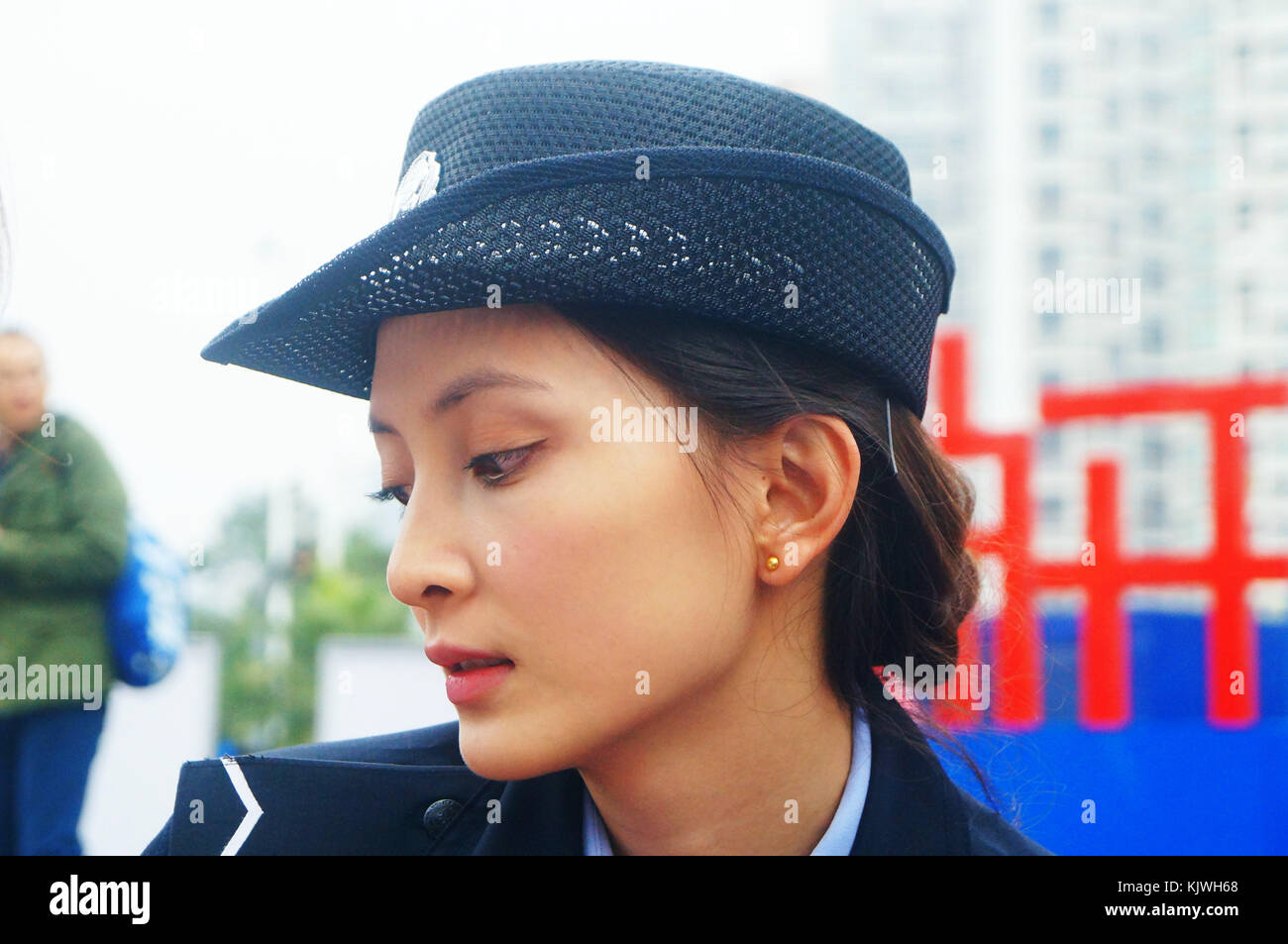 Shenzhen police open day scene, a beautiful female police are ...