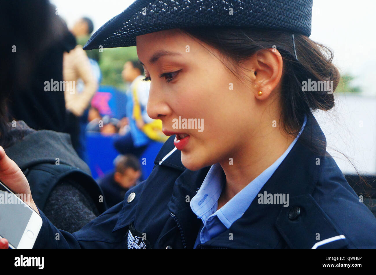 Shenzhen police open day scene, a beautiful female police are ...