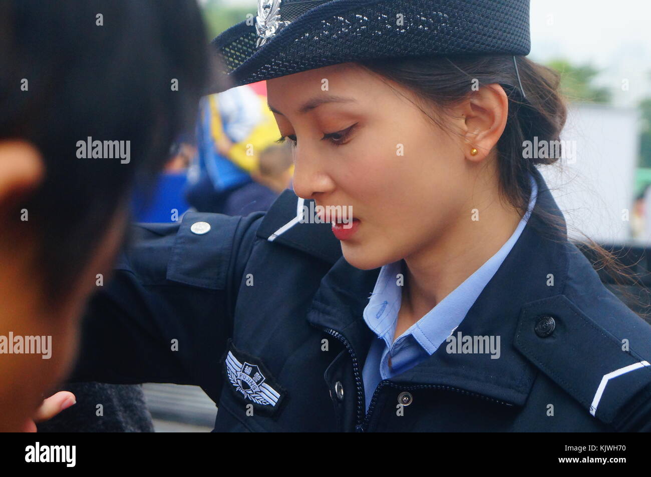 Shenzhen police open day scene, a beautiful female police are ...