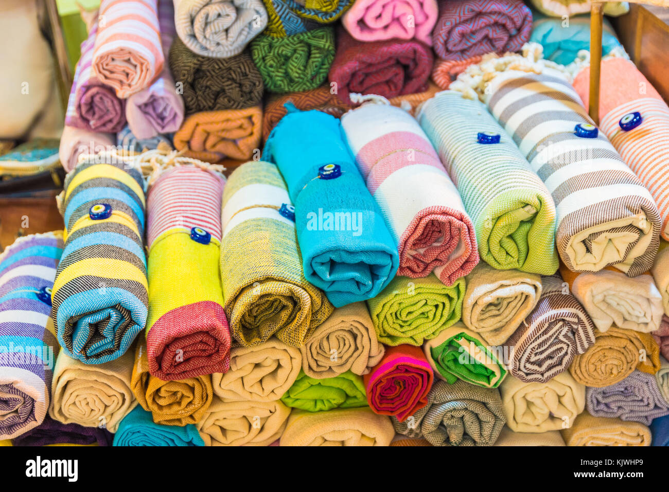 Cashmere scarves in grand bazaar hi-res stock photography and images ...