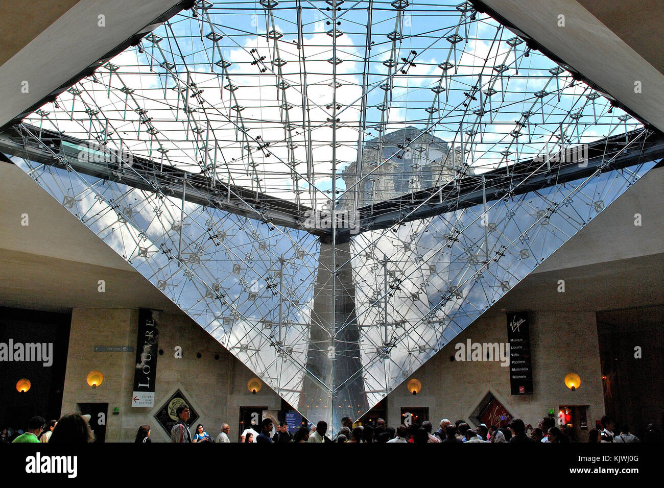 Louvre museum 1793 hi-res stock photography and images - Alamy
