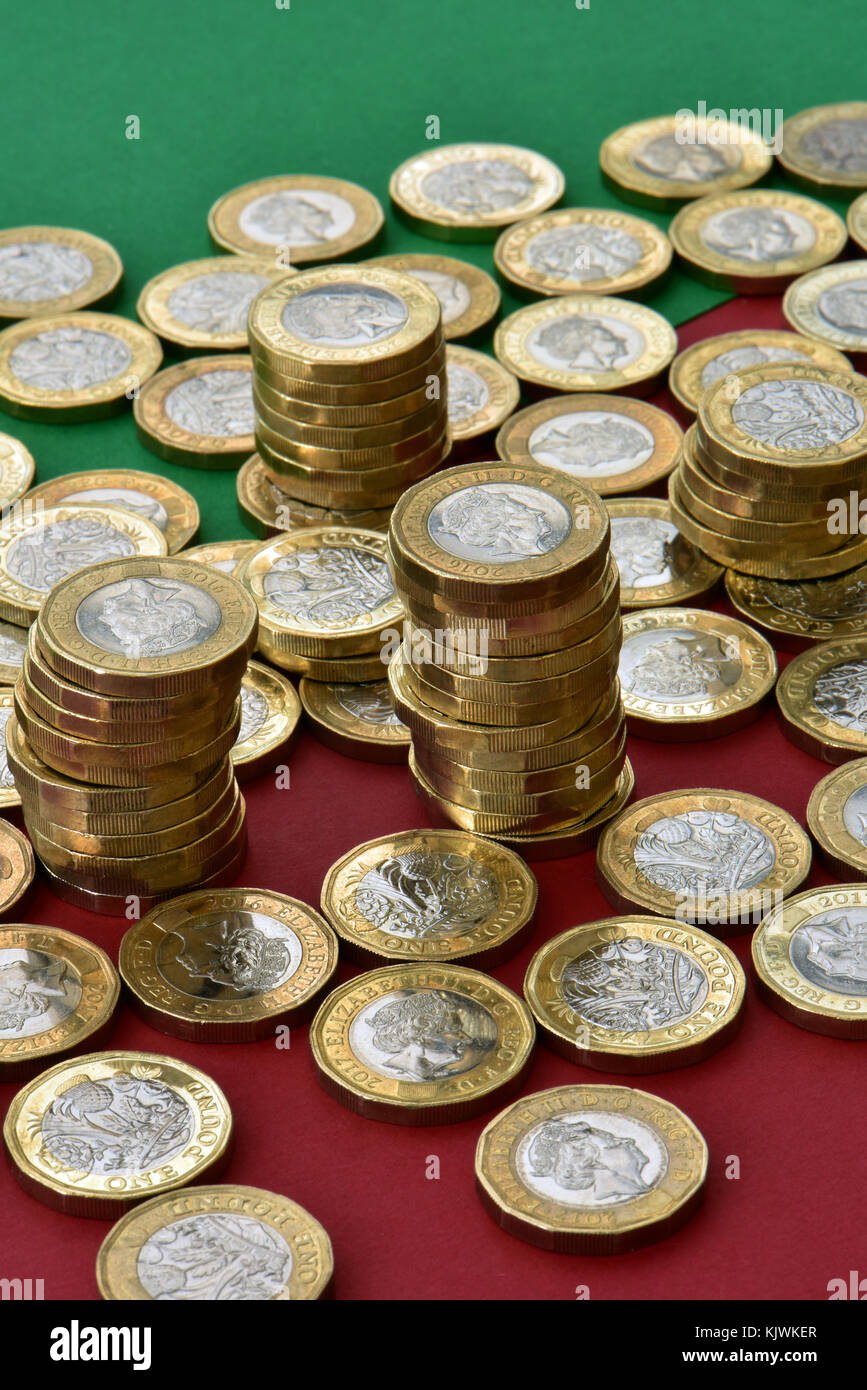 Stacked new pound coins hi-res stock photography and images - Alamy