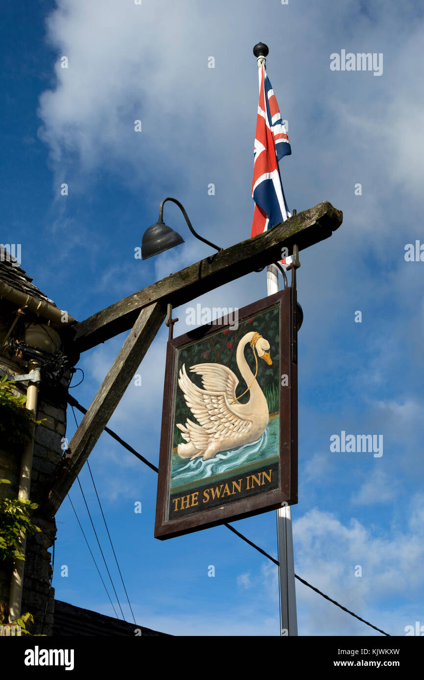 Swan inn hi-res stock photography and images - Alamy