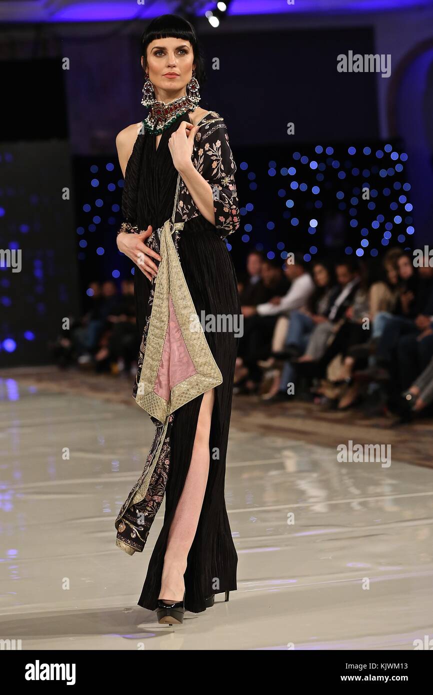 Pakistani models hi-res stock photography and images - Alamy