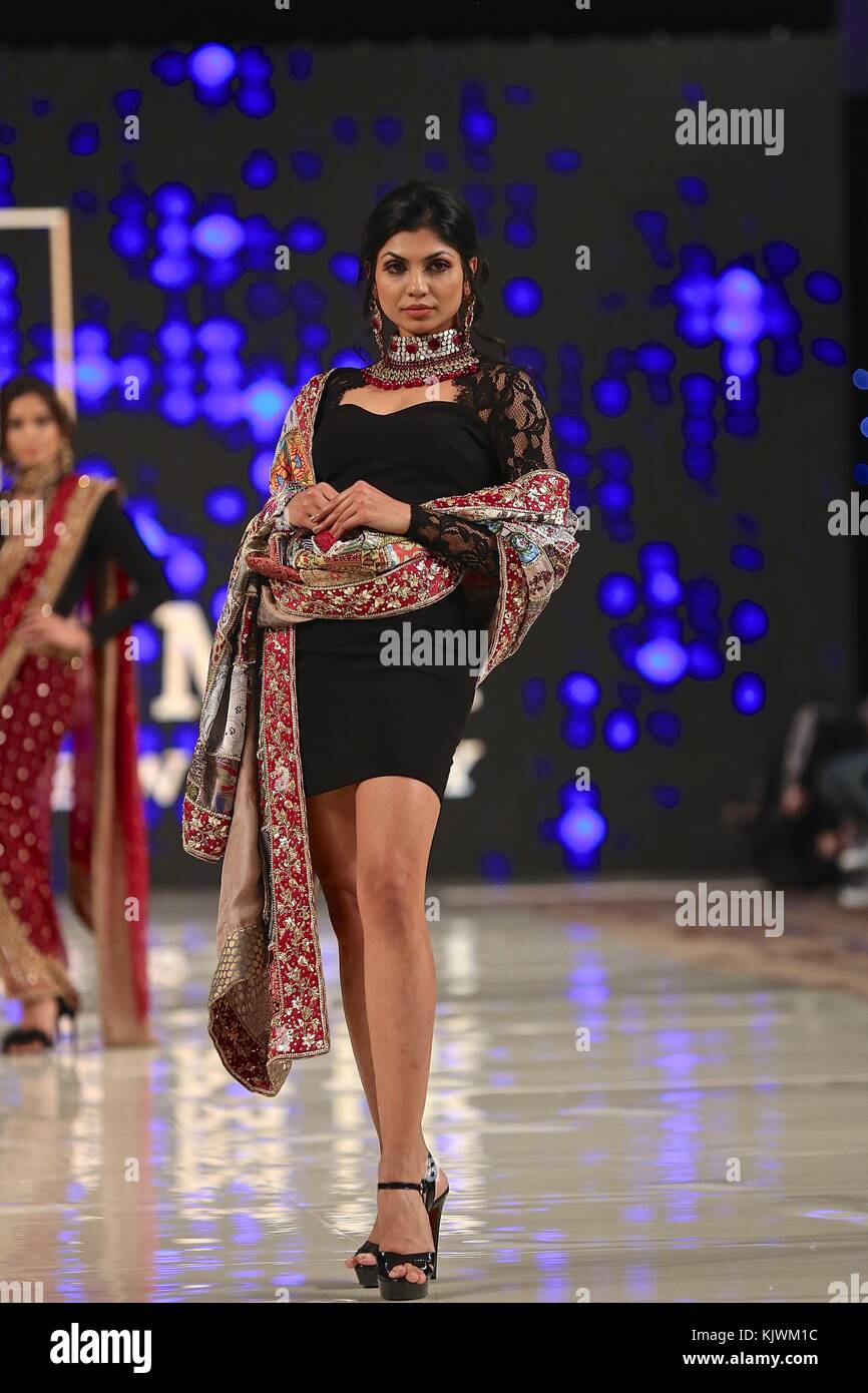 Pakistani catwalk hi-res stock photography and images - Alamy