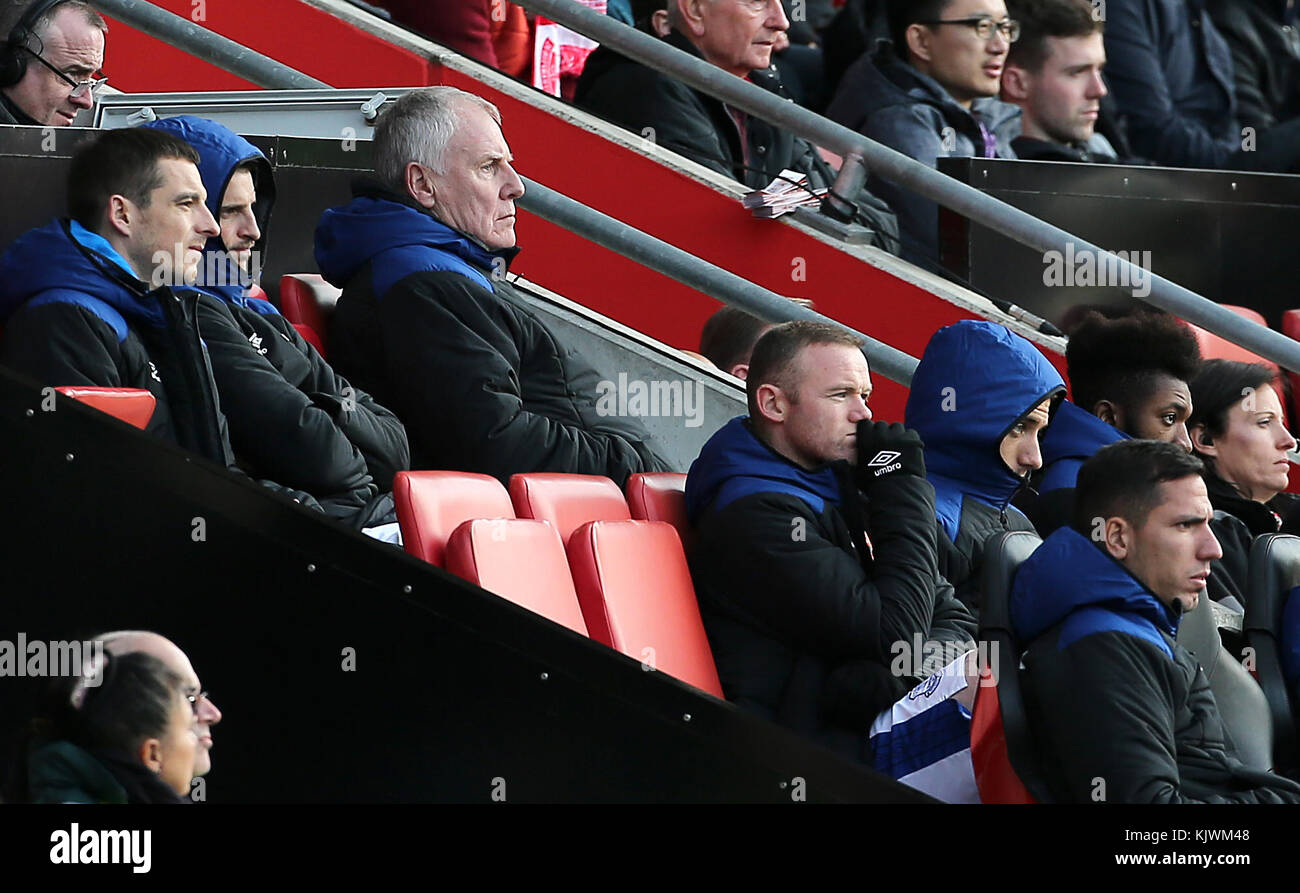 Everton's Wayne Rooney (centre right) and caretaker Joe Royle (centre ...