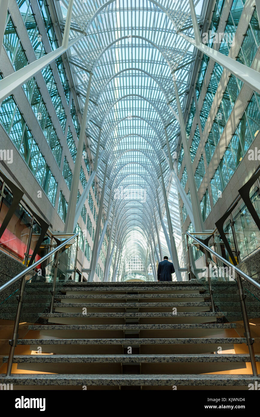 Inside Brookfield Place (formerly BCE Place) Santiago Calatrava's Allen ...