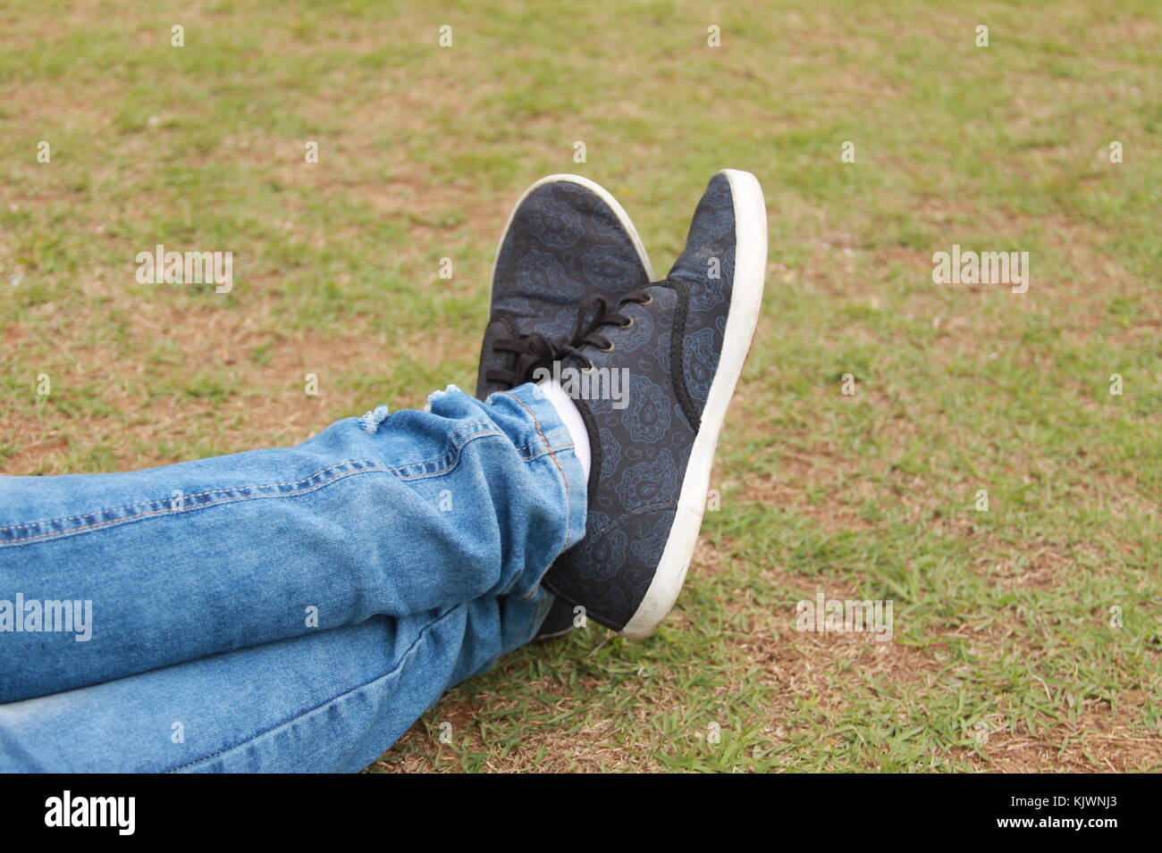Crossed legs hi-res stock photography and images - Alamy