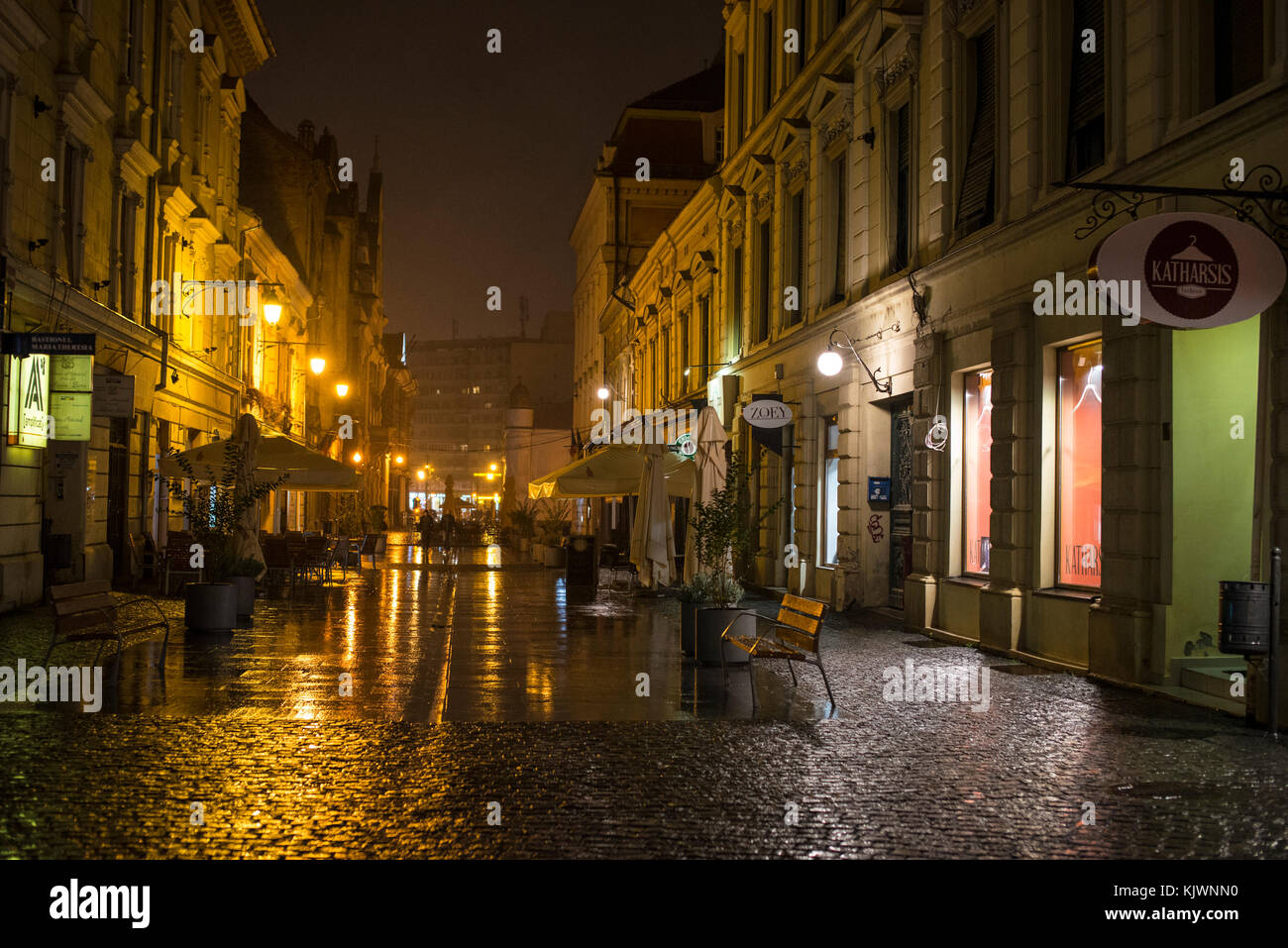 Rainy night street hi-res stock photography and images - Alamy