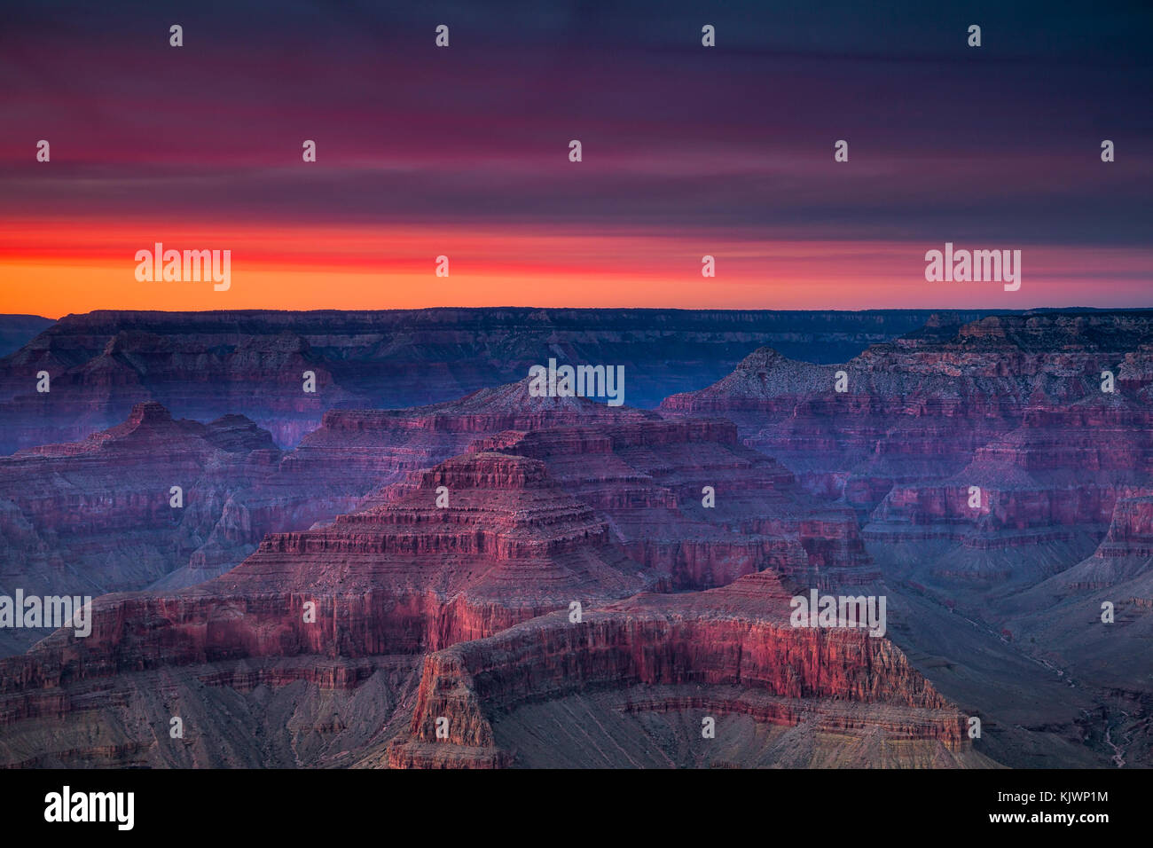 Sunrise colors over the Hopi Point Overlook on the South Rim of the ...