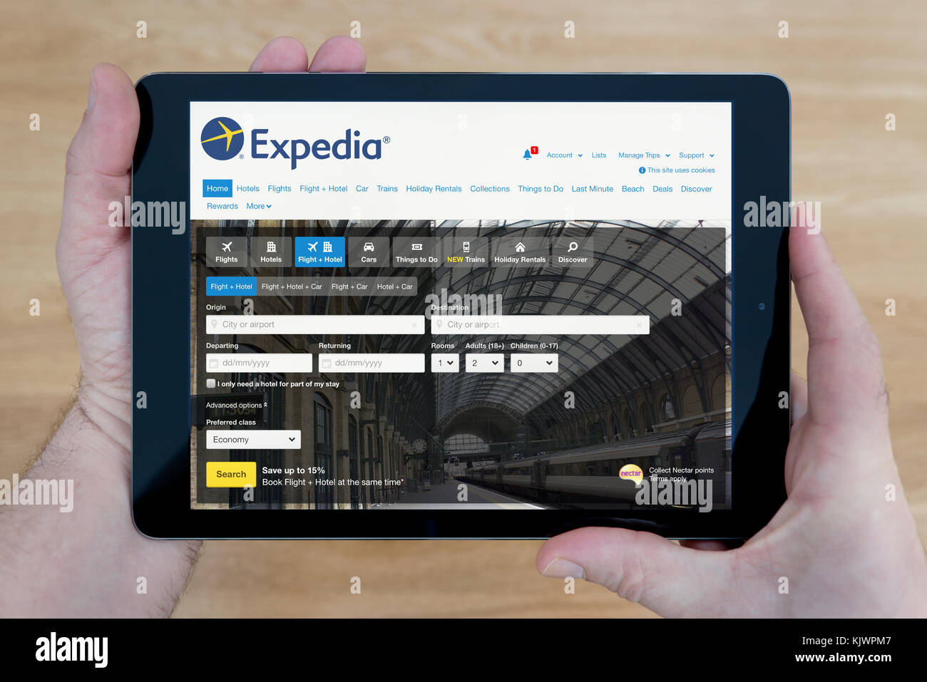 Expedia website screenshot hi-res stock photography and images - Alamy