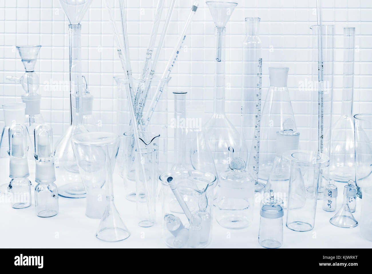 Laboratory science glassware hi-res stock photography and images - Alamy